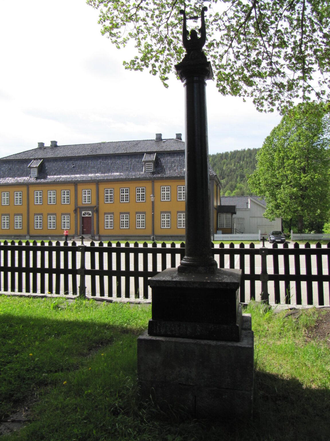 400 år med historie - Maurits Hansen og Kongsberg høyere allmennskole - Kongsberg